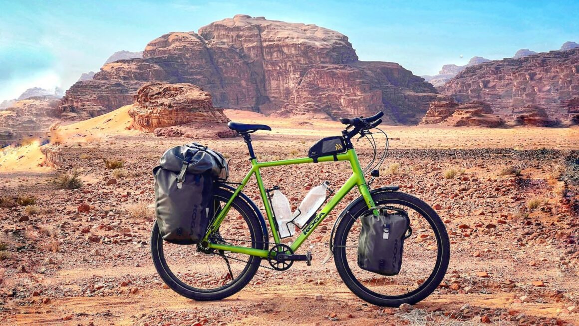 Video: Biking The Otherworldly Landscapes of the Jordan Bike Trail ...